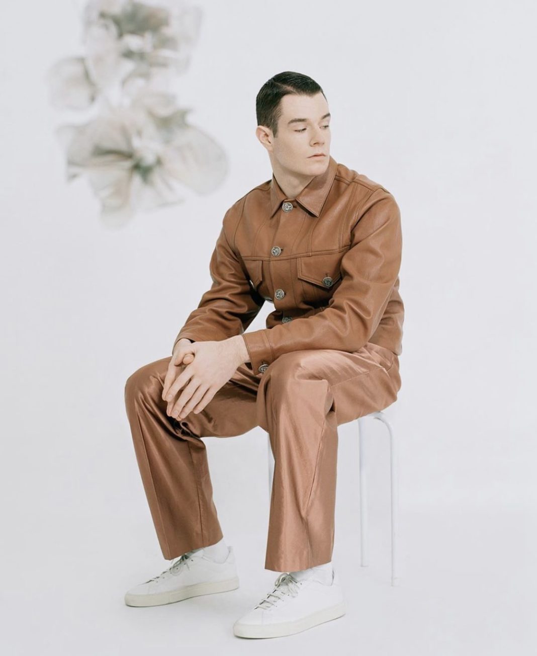 Ve las nuevas fotos de Connor Swindells de Sex Education - Homosensual