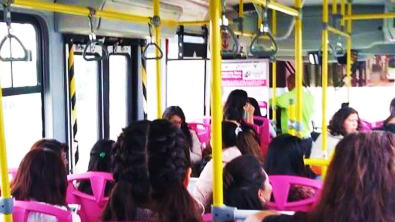 Tuzobús reincide en transfobia: bajan a chica trans de unidad rosa ... Tuzobús reincide en transfobia: bajan a chica trans de unidad rosa ...