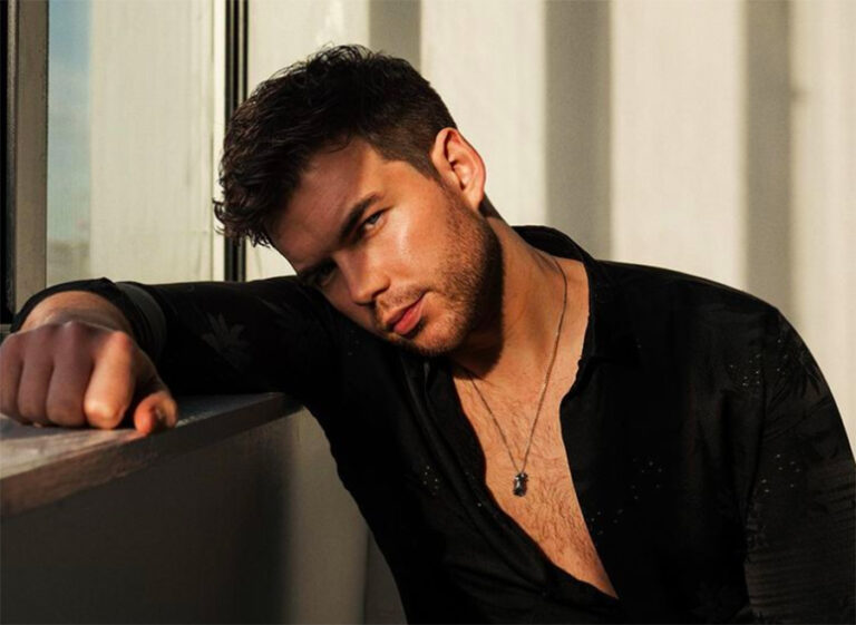 Conoce a los guapos y talentosos actores de Bridgerton - Homosensual