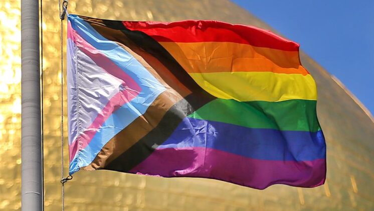 Todo sobre la nueva bandera LGBT+ y su significado - Homosensual