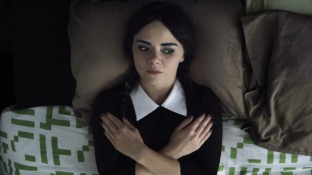 Todas las actrices que han interpretado a Merlina - Homosensual