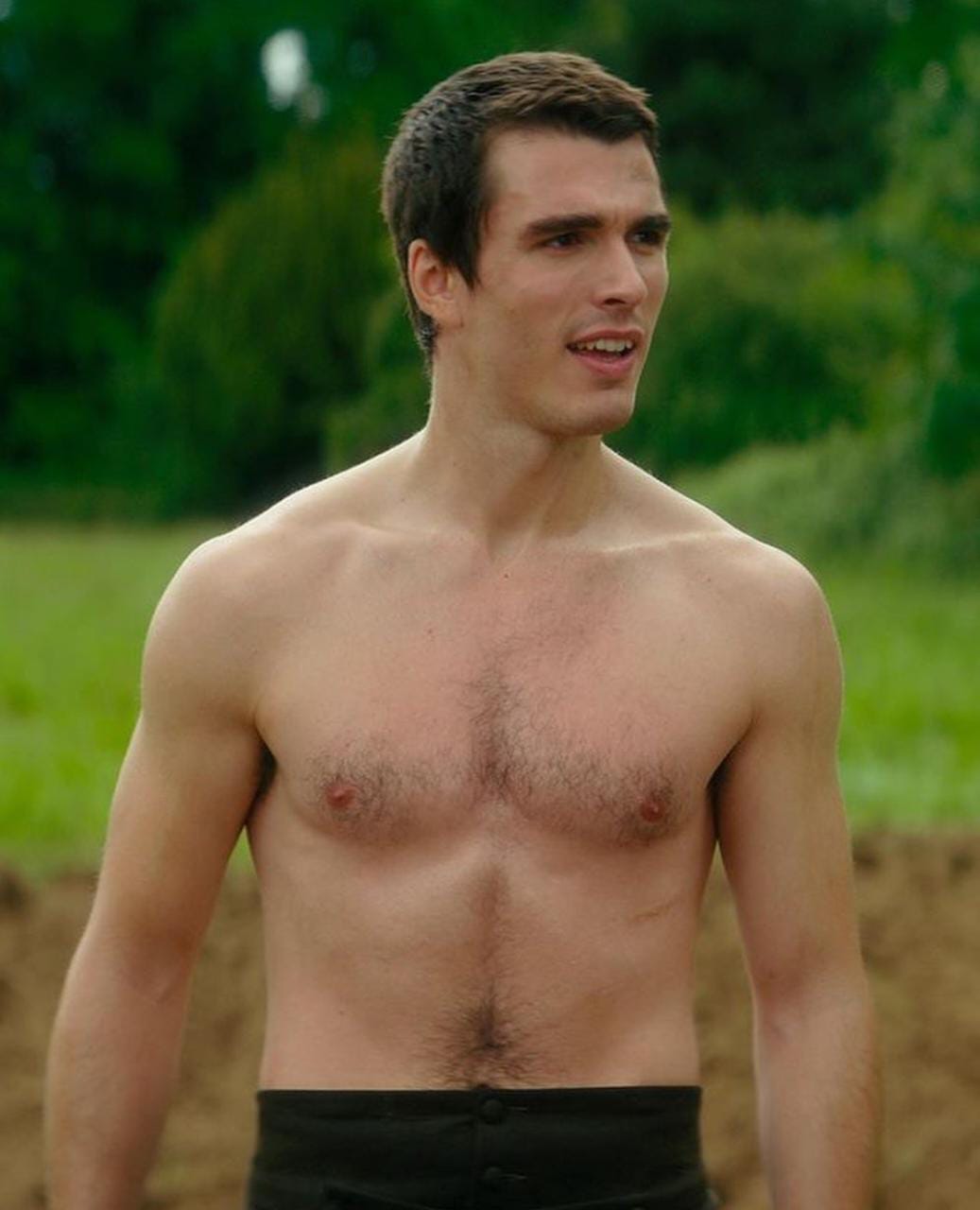 Corey Mylchreest: Biografía, sexualidad y pareja del actor británico ...