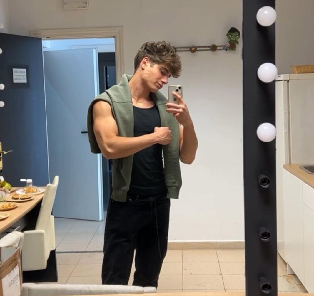 Biografía y videos de Biel Anton, actor de 'Física o química: La nueva ...
