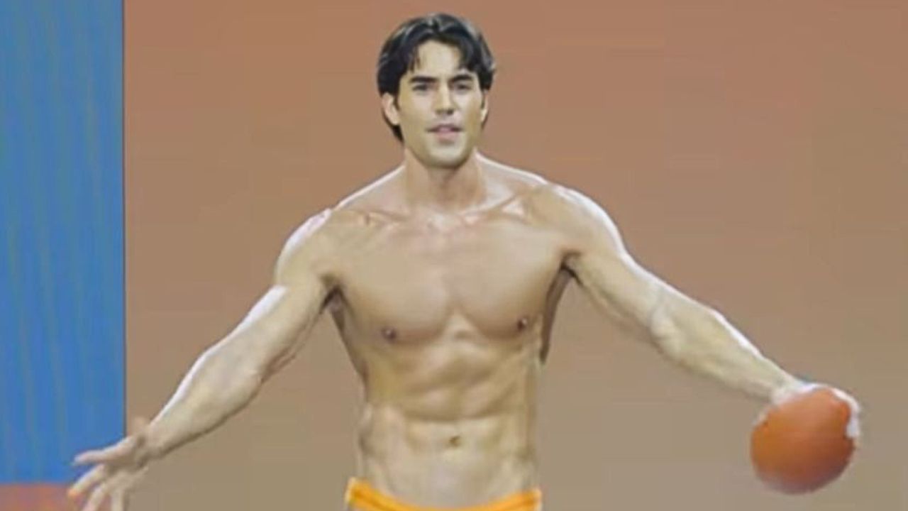 Kirk Bondad y sus mejores videos en tanga - Homosensual